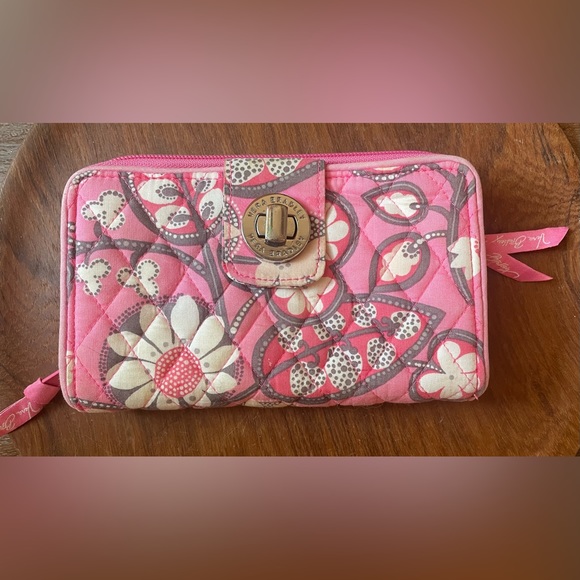 Vera Bradley | Bags | Vera Bradley Pink Blush Flora Turn Key Wallet ...
